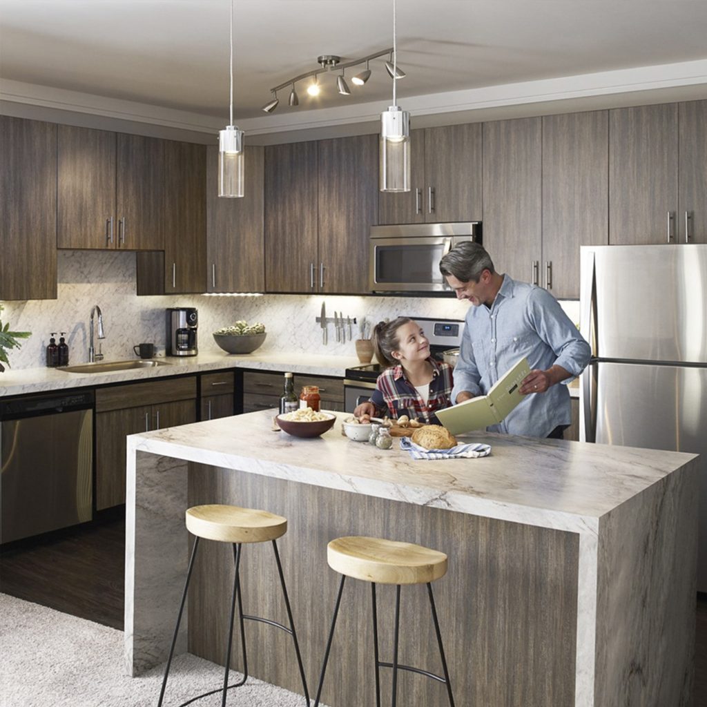 Formica® Laminado Walnut Fiberwood Modelo: 8915 Medida: 1.22 X 2.44 mts ...